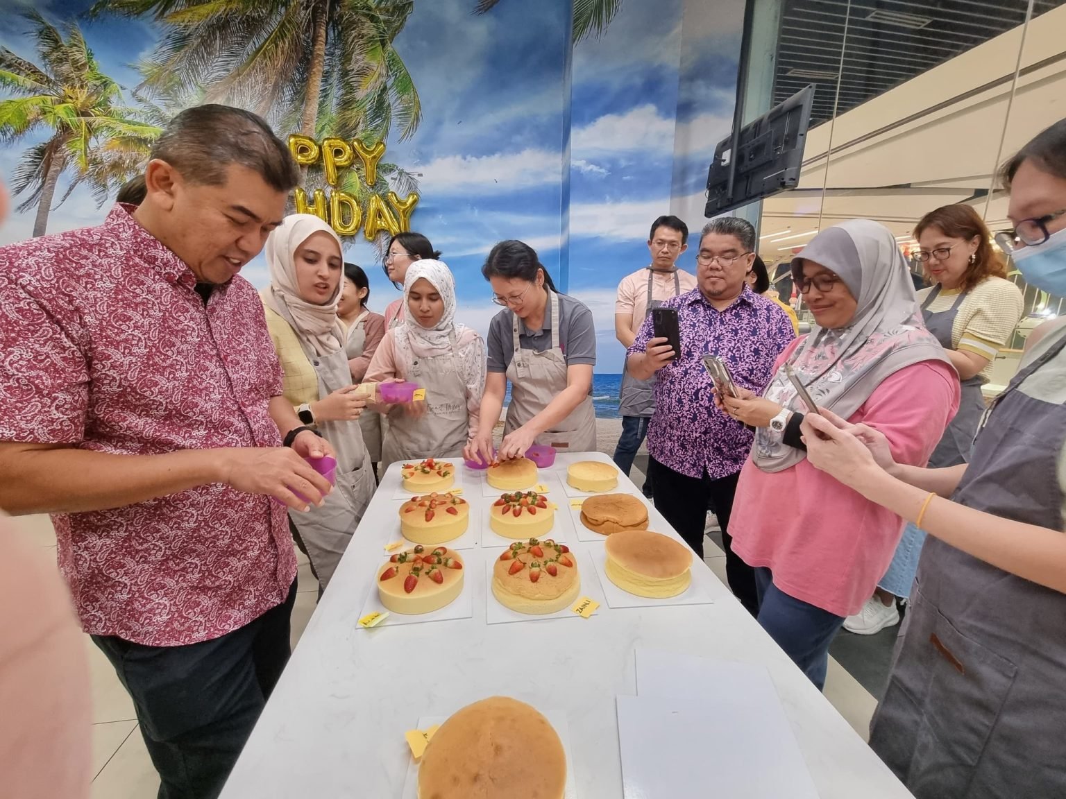 A Sweet Day of Team Building with Lonpac Insurance at GoodTimesDIY ...