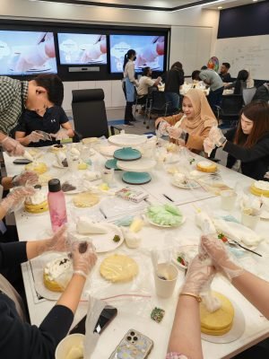 Strengthening Teams Through On-Site Baking Team Building Activity ...